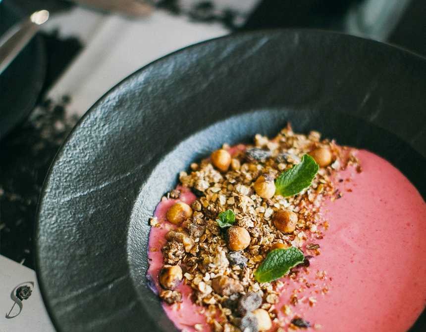 Pink Smoothie Bowl - Recipe | Petite Gourmets